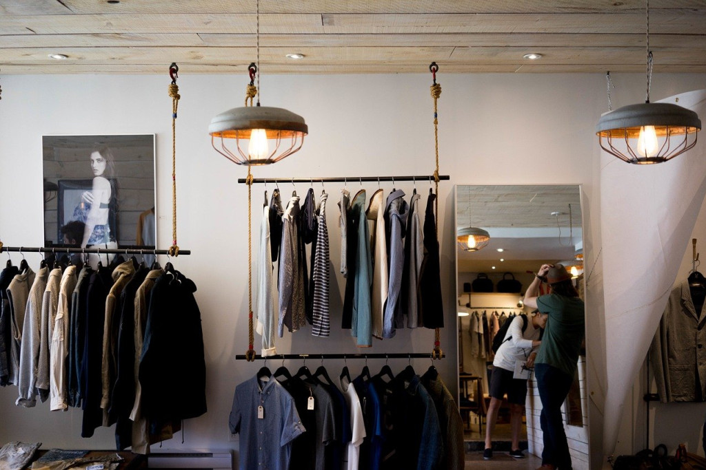 Comment organiser la réserve d'un magasin de vêtements